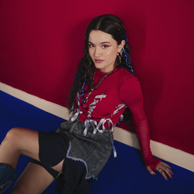 Joaquina lanza su esperado álbum debut ‘AL ROMPER LA BURBUJA’